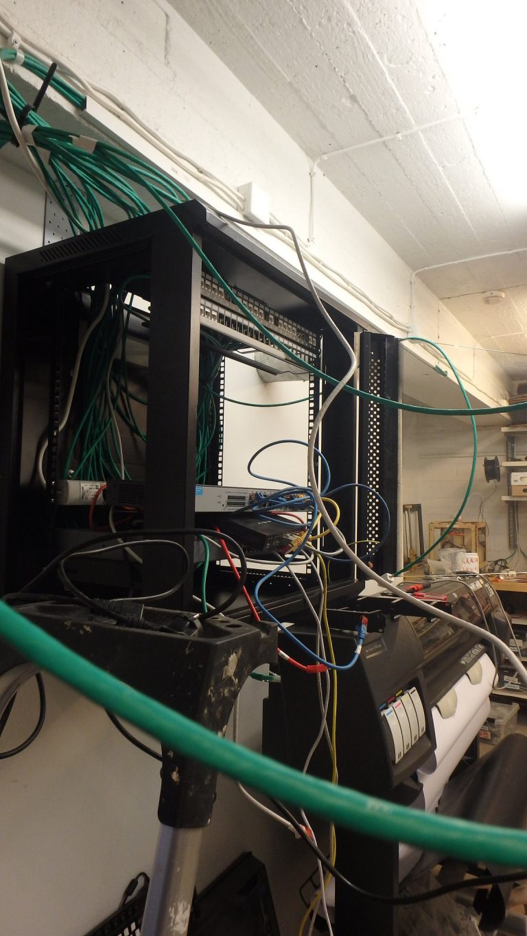 Uusi laitekaappi otettu käyttöön – Helsinki Hacklab