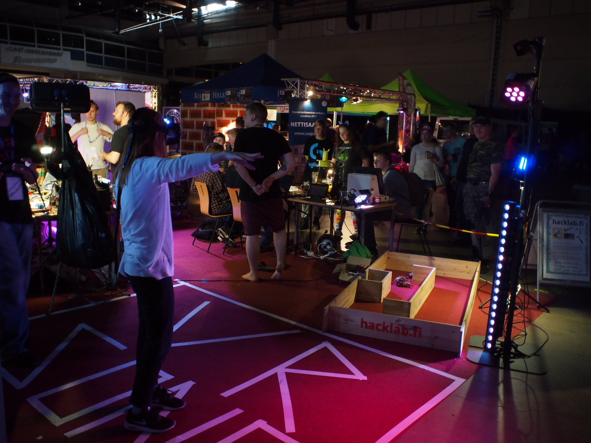 Helsinki Hacklab – Yhteisöllinen työtila | Takkatie 18, takaovi